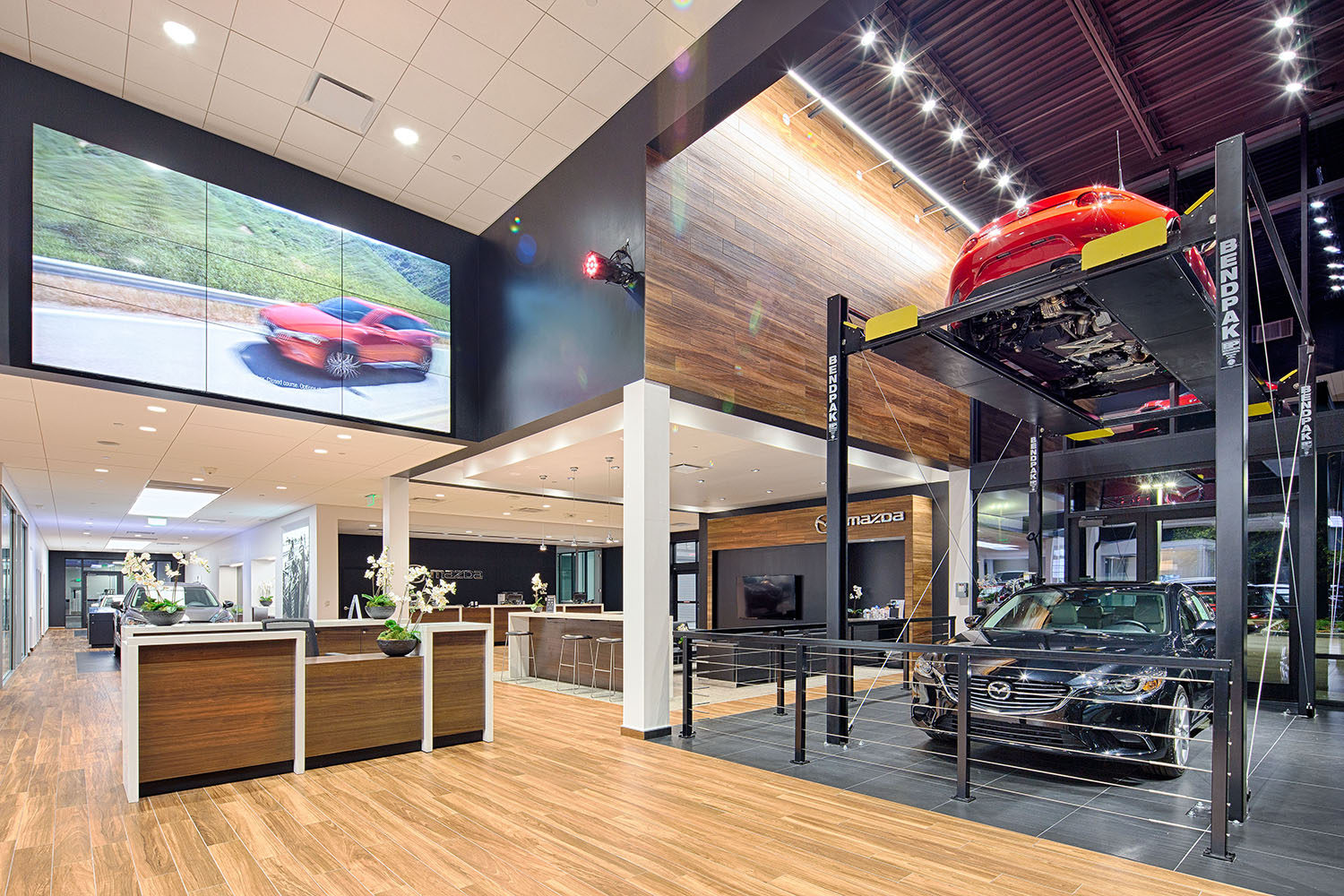 Headquarter Mazda - Schmid Construction
